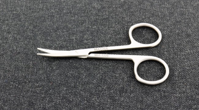 Sharp curves Scissor 5 1/2'' - Instruments - Clinical Care