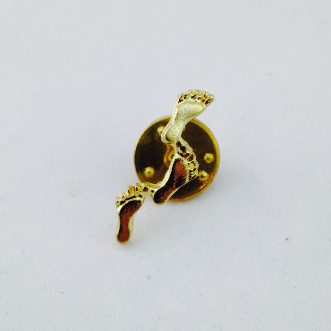 FOOTPRINTS PIN WITH CLASP - Crucifix/Roseries/Sanders - Funeral Home